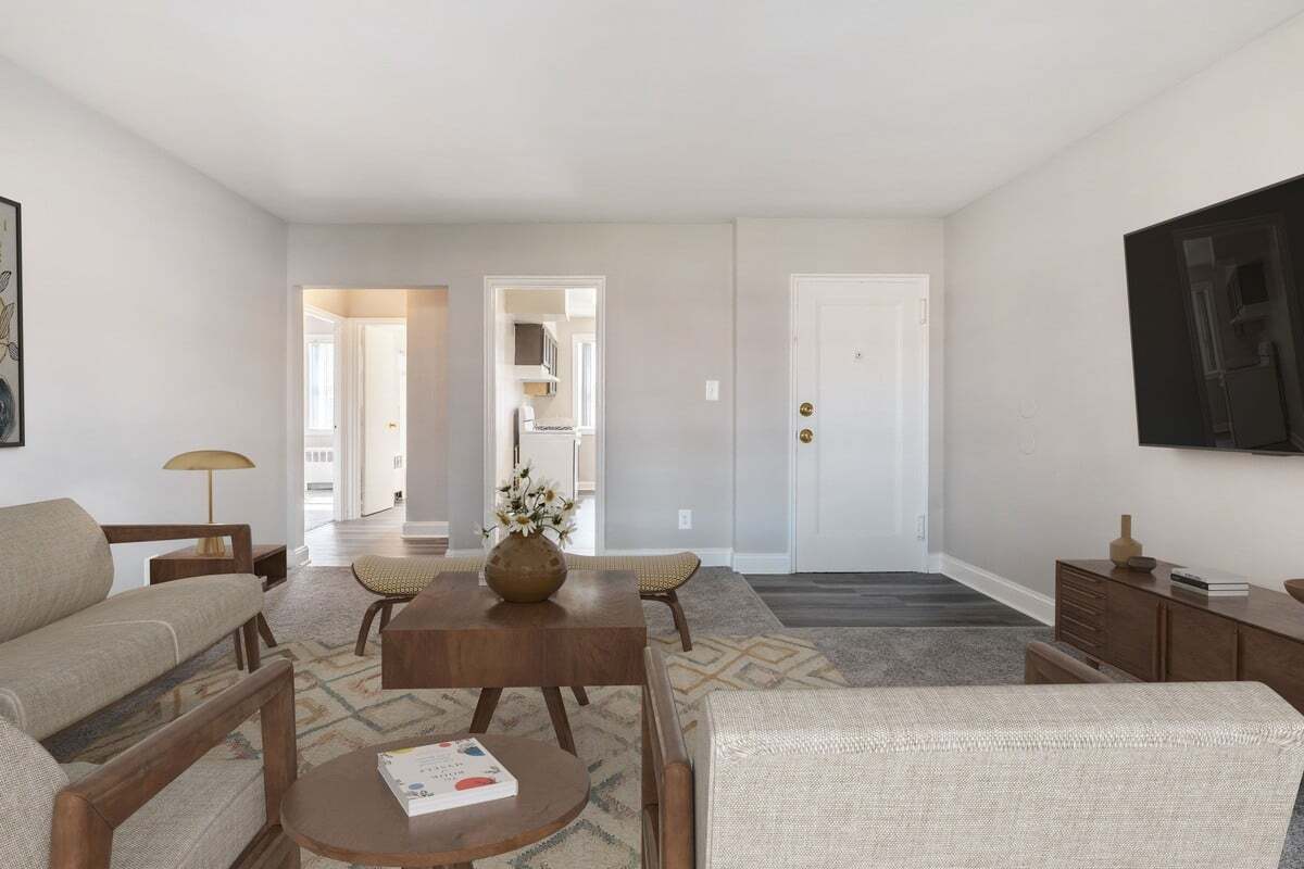 Bedford and Victoria Station Apartments - 1400 University Blvd E ...