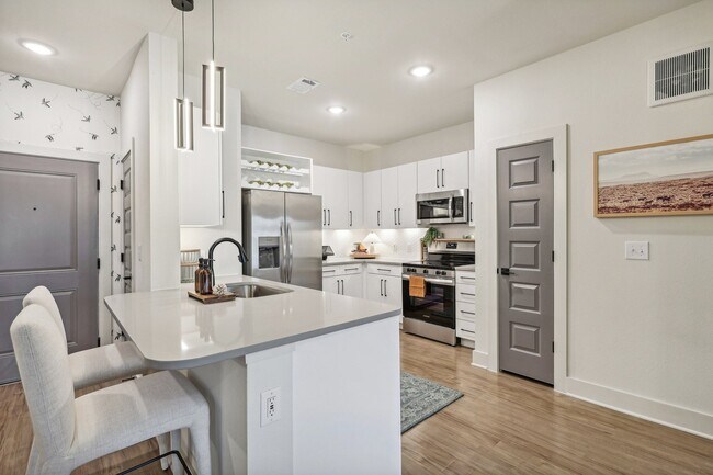 Apartments for Rent with Extra Storage Near Kelliwood Terrace ...