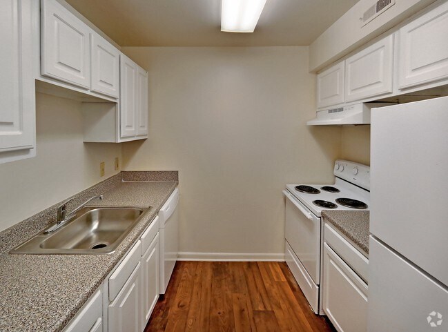 Chisel Run Townhouses Apartments for Rent - Williamsburg, VA - Updated ...