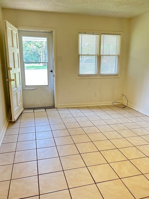 920 SW 33rd St Unit 1, Topeka, KS 66611 - Room for Rent in Topeka, KS ...