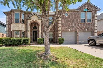 Spring Lake Estates Apartments for Rent with a Yard - Mansfield, TX ...