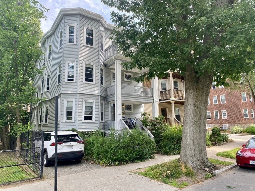 127 Elliot St, Newton, MA 02461 - House Rental in Newton, MA ...