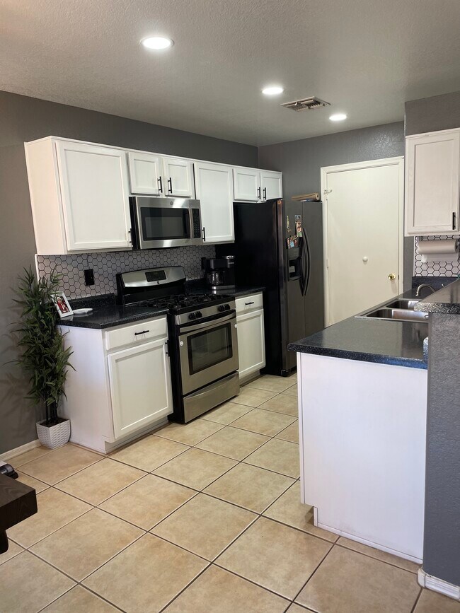 8823 W Cypress St, Phoenix, AZ 85037 - House Rental in Phoenix, AZ ...