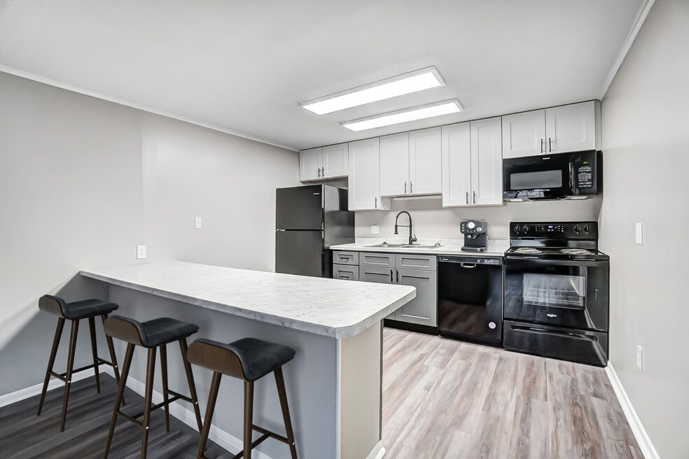 Apartments for Rent with a Swimming Pool Near Westmoor Park ...