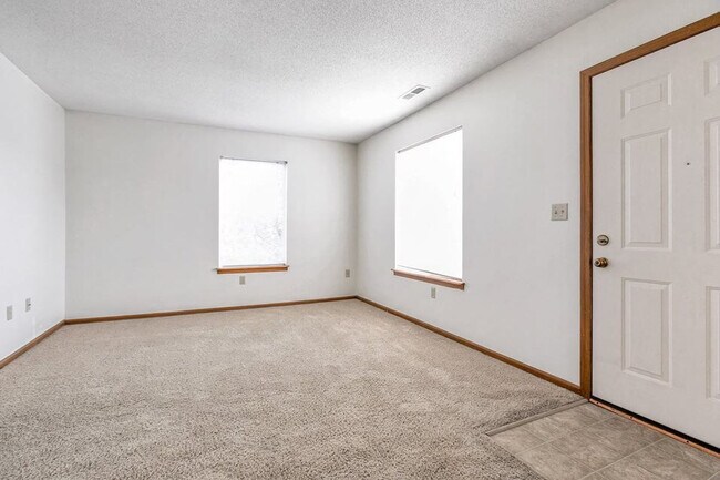 Northridge Crossing Apartments and Townhomes Apartments - 507 E ...