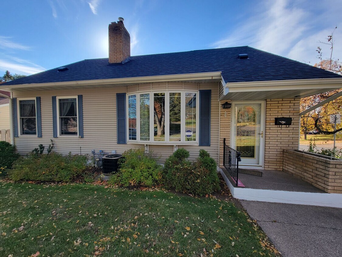 4002 Pitt St, Duluth, MN 55804 - House Rental in Duluth, MN ...