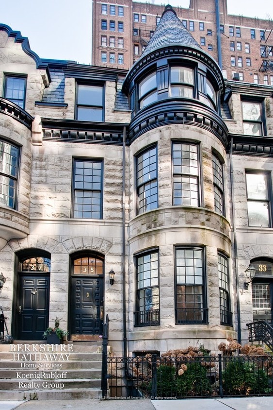 35 E Elm St, Chicago, IL 60611 | Apartments.com