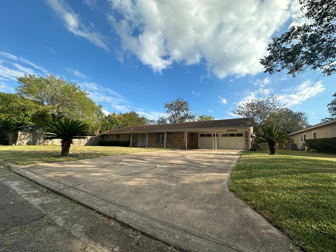711 E Locust Ave, Victoria, TX 77901 - House Rental in Victoria, TX ...