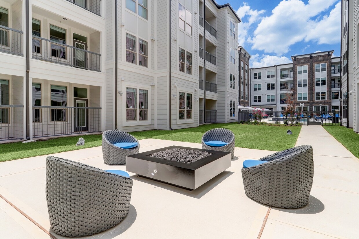 Dakota at Shepherd - 4840 N Shepherd Dr Houston, TX 77018 | Apartments.com
