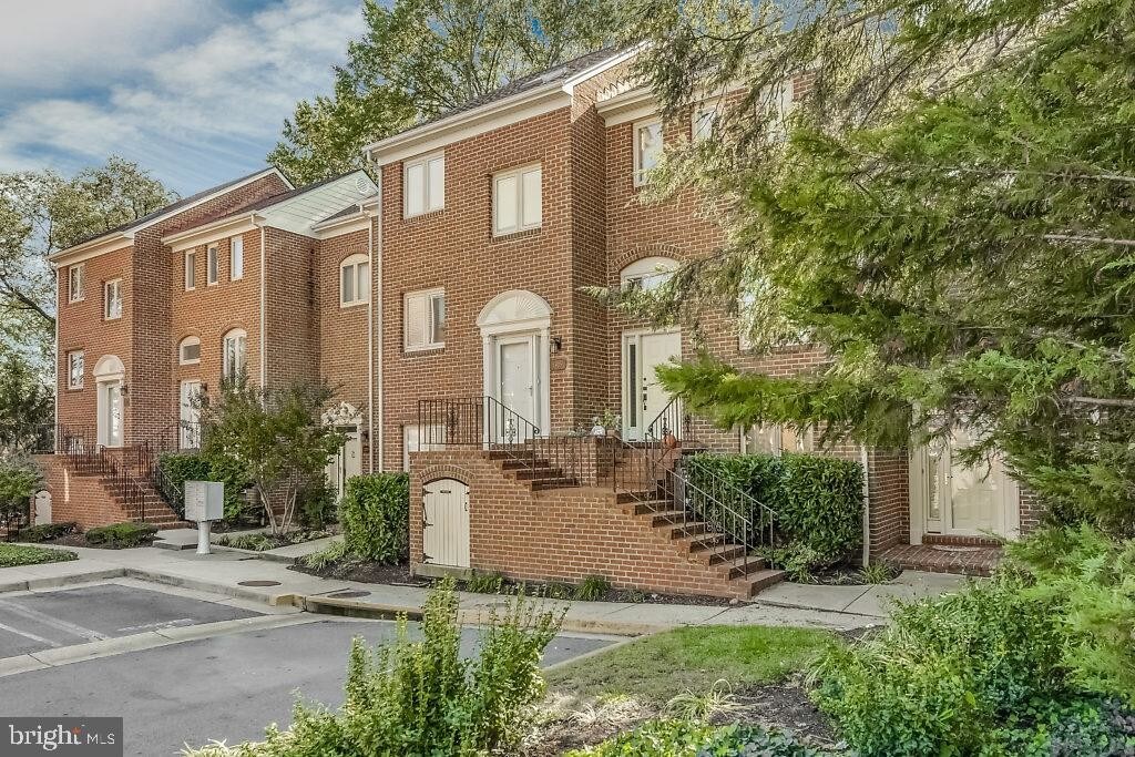 1809 N Uhle St, Arlington, VA 22201 - Townhome Rentals in Arlington VA ...