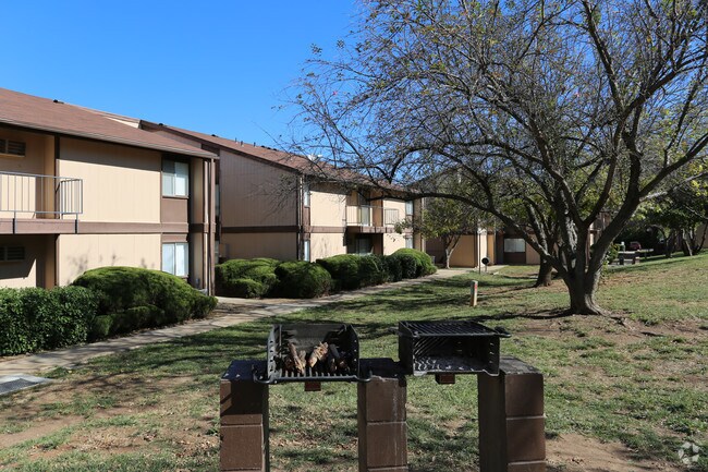 Raintree Apartments Rentals - Topeka, KS | Apartments.com