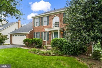 Maple Grove Estates Apartments for Rent with a Garage - Alexandria, VA ...