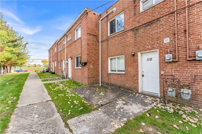 4812 Lee Rd Unit 112, Cleveland, OH 44128 - Room for Rent in Cleveland ...