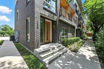 Downtown Farmers Branch Apartments for Rent with High Ceilings ...