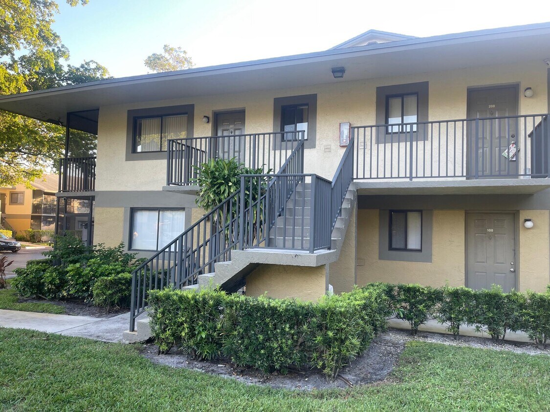 523 Trace Cir Unit 207, Deerfield Beach, FL 33441 - Condo for Rent in ...