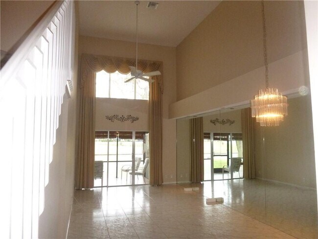 Holiday Springs East Apartments for Rent with a Garage - Margate, FL ...