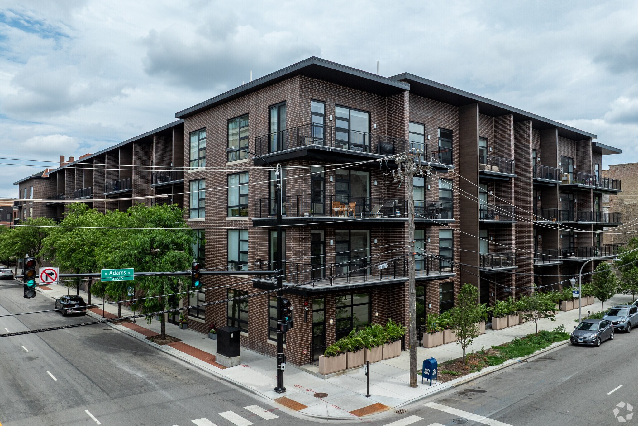 Maeve on Ashland - 133 S Ashland Ave Chicago, IL 60607 | Apartments.com