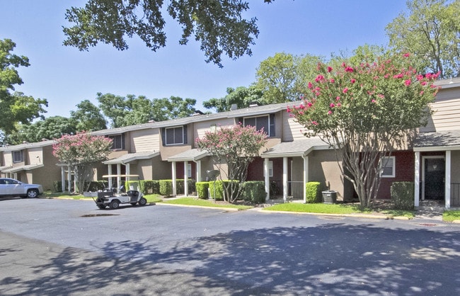 PARKS AT WALNUT Apartments - Dallas, TX | Apartments.com