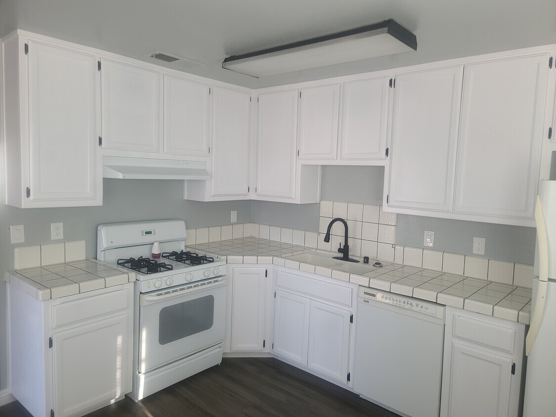 9633 N Loop Blvd, California City, CA 93505 - Townhome Rentals in ...