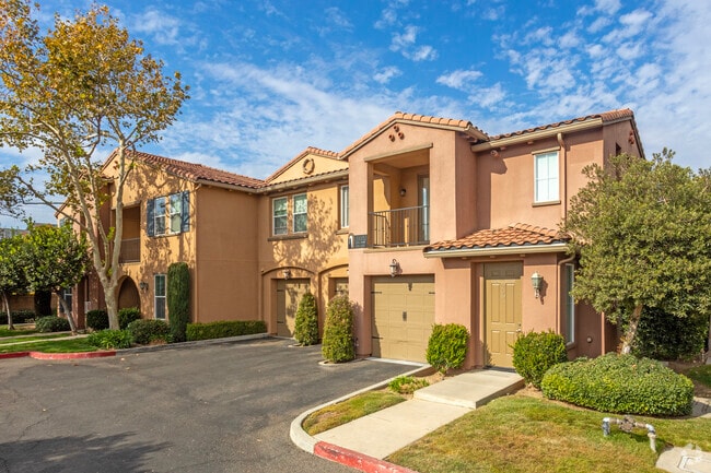 Shadowbrook Estates Apartments for Rent with a Walk-In Closet - Clovis ...