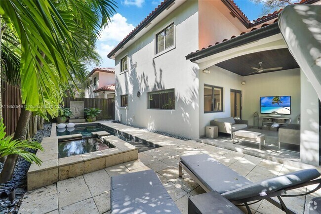 Ocean View Heights Apartments for Rent with a Living Room - Miami, FL ...