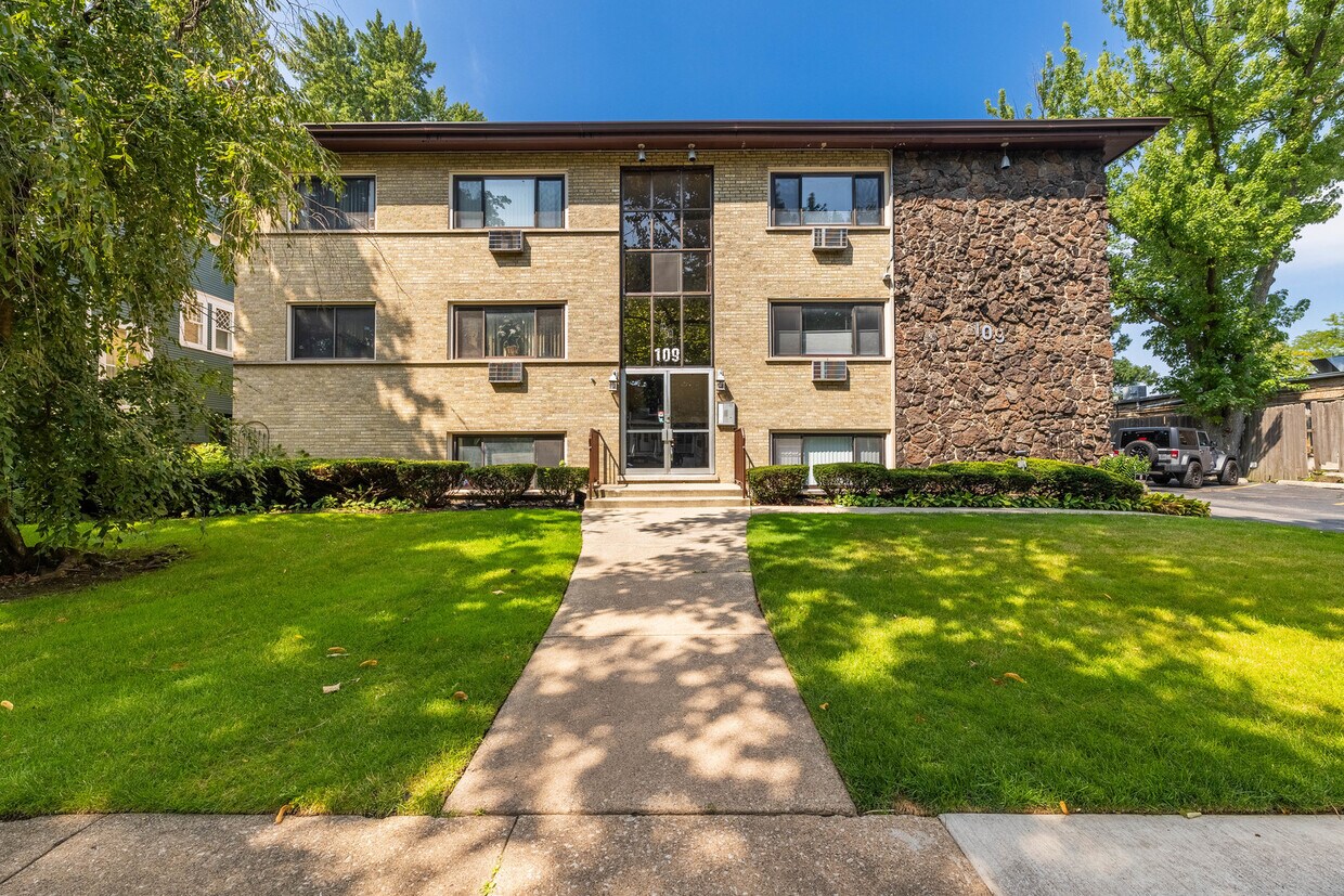 109 S Elmwood Ave Unit 1, Oak Park, IL 60302 - Condo for Rent in Oak ...