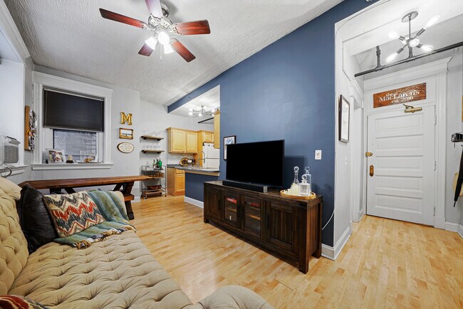 2800 N Pine Grove Ave Unit 2H, Chicago, IL 60657 - Condo for Rent in Chicago, IL | Apartments.com