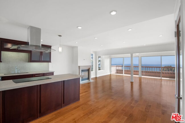 23914 De Ville Way Unit D, Malibu, CA 90265 - Condo for Rent in Malibu ...