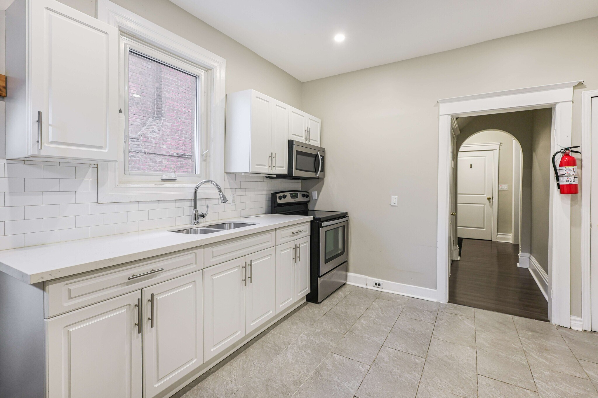 24 Holton Av S Unité 1-Bedroom, Hamilton, ON L8M 2L2 Appartements - 24 ...
