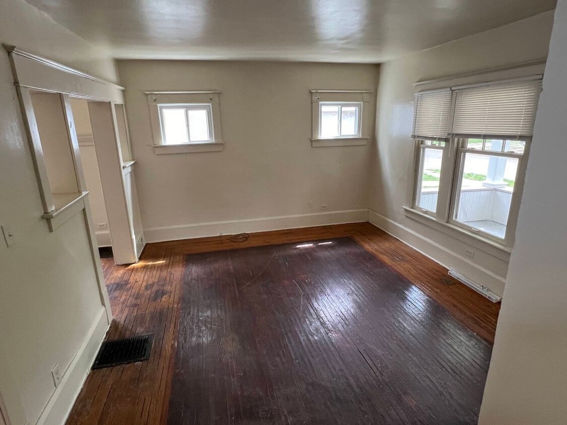 677 Blaine Ave Unit 1, Akron, OH 44310 - Room for Rent in Akron, OH ...