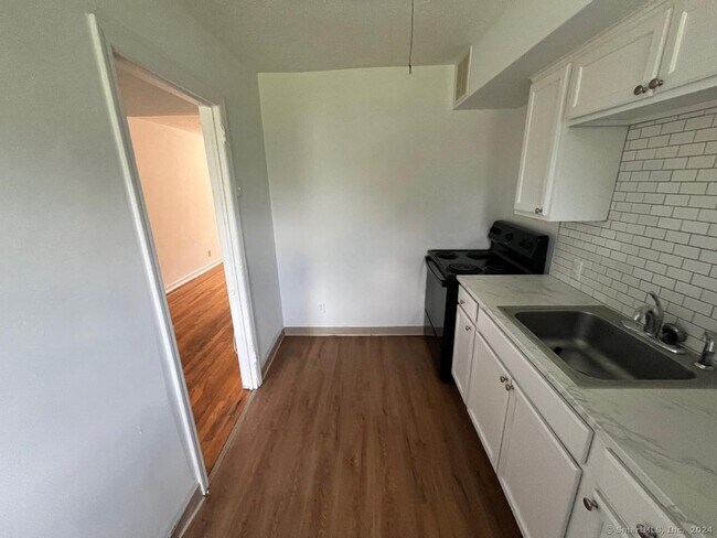 17 Garden Dr Unit D, Manchester, CT 06040 - Condo for Rent in ...