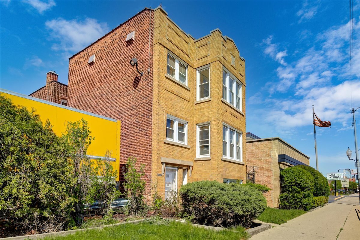 4554 W Diversey Ave Unit 1, Chicago, IL 60639 - Room for Rent in ...