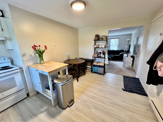 851 Mammoth Rd Unit 3S, Manchester, NH 03104 - Apartments in Manchester ...