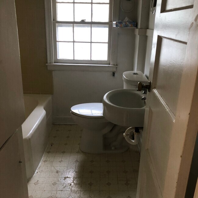 1025 Goodhue Blvd Unit C, Lincoln, NE 68508 Apartments - Lincoln, NE ...