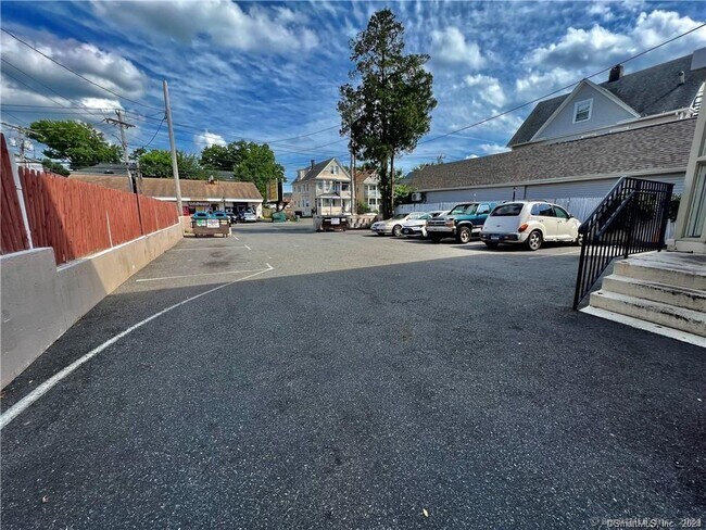 1428 North Ave Unit B5, Bridgeport, CT 06604 - Condo for Rent in ... 1428 North Ave Unit B5, Bridgeport, CT 06604 - Condo for Rent in ...