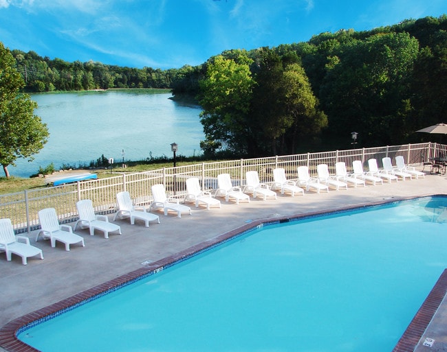 Rangeland Apartments for Rent with a Swimming Pool - Louisville, KY ...