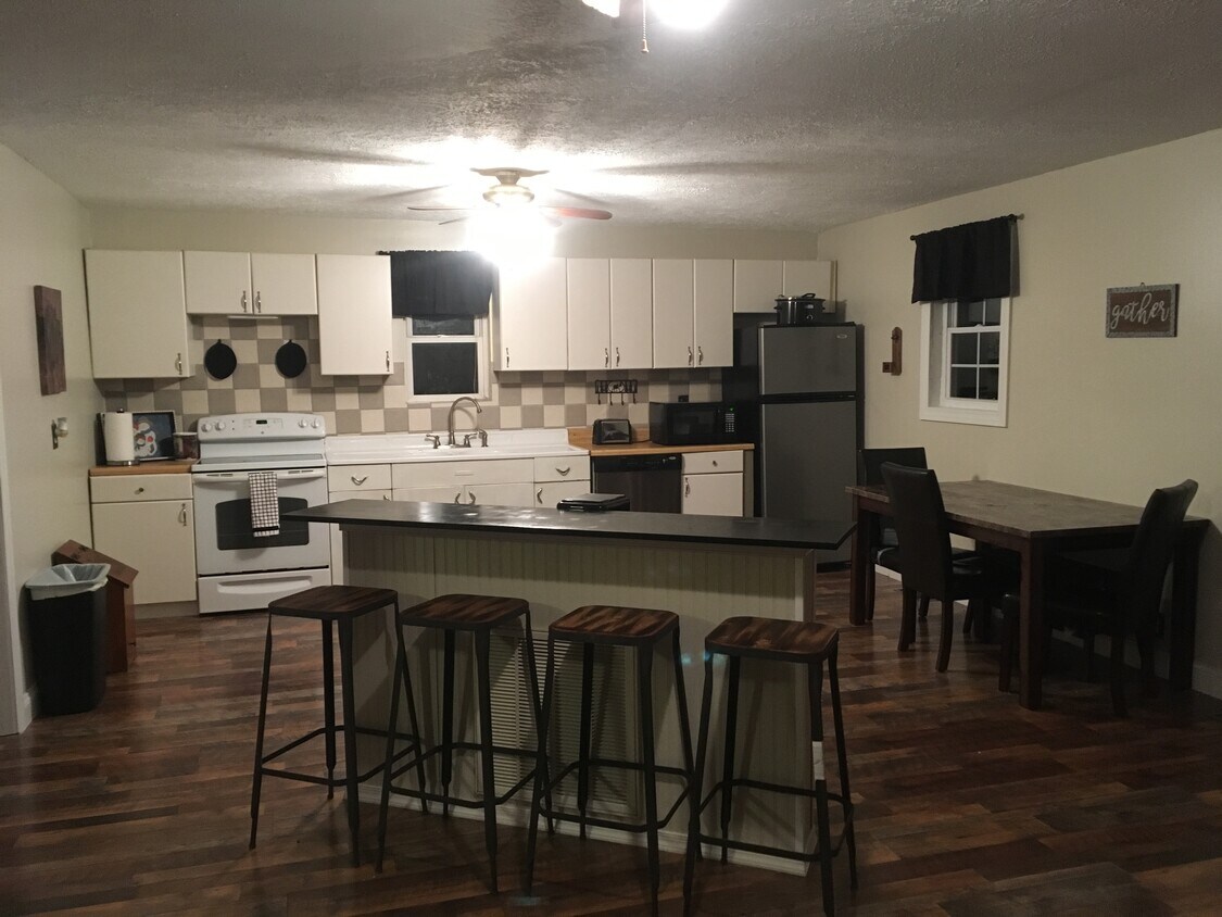 1468 Flat Top Rd, Shady Spring, WV 25918 - House Rental in Shady Spring ...