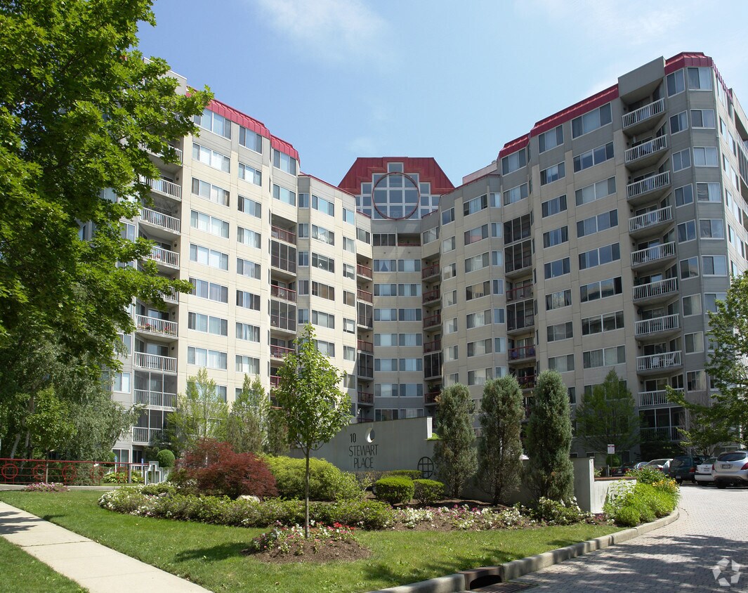 Stewart Place Condominiums - Apartments in White Plains, NY ...