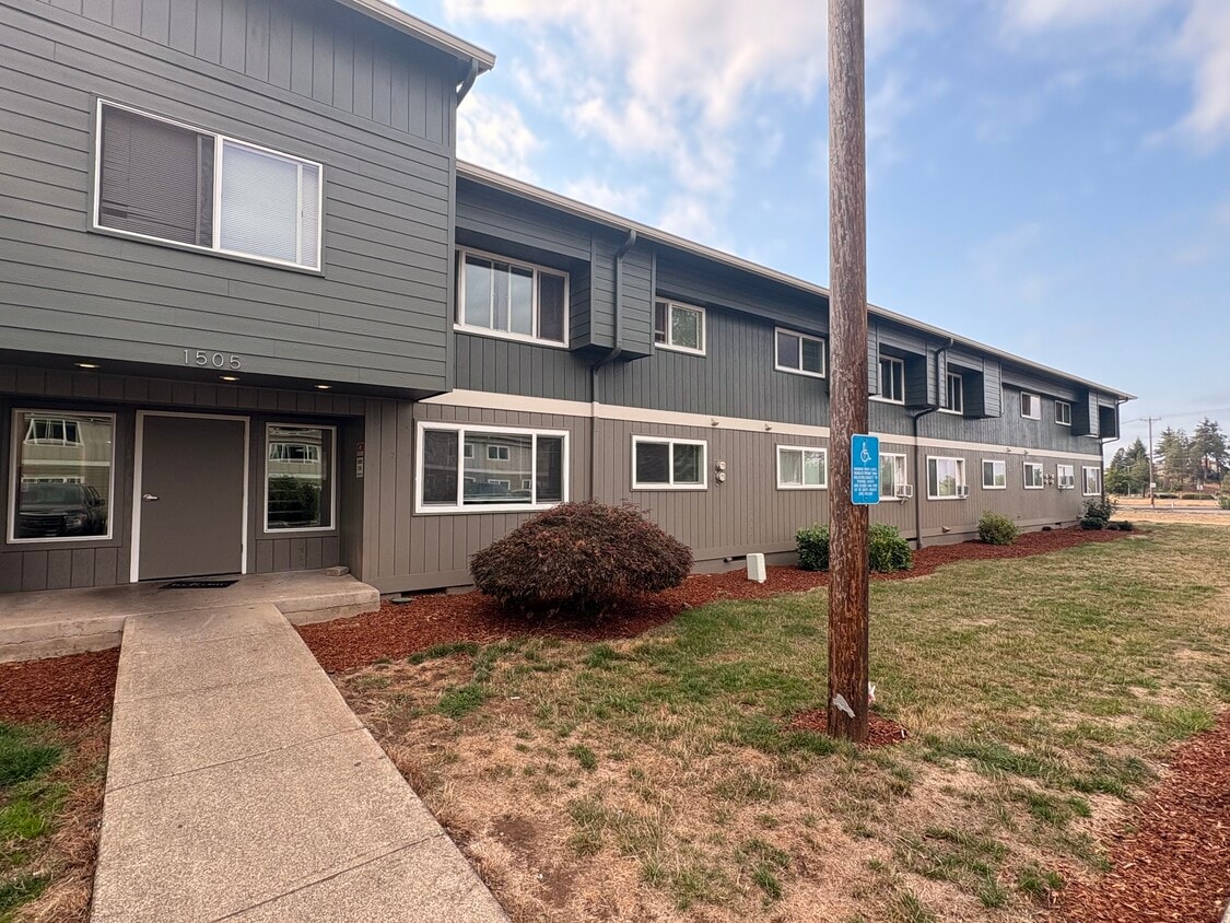 Crown Ridge Apartments - 1505-1545 Brush College Rd Nw Salem, OR 97304 ...