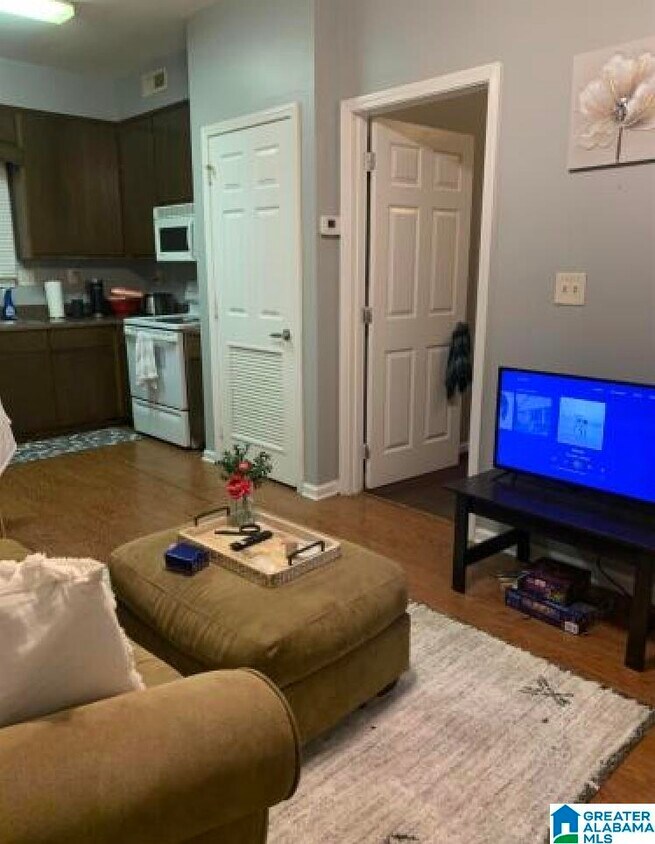 526 18th St Unit B-2, Tuscaloosa, AL 35401 - Room for Rent in ...
