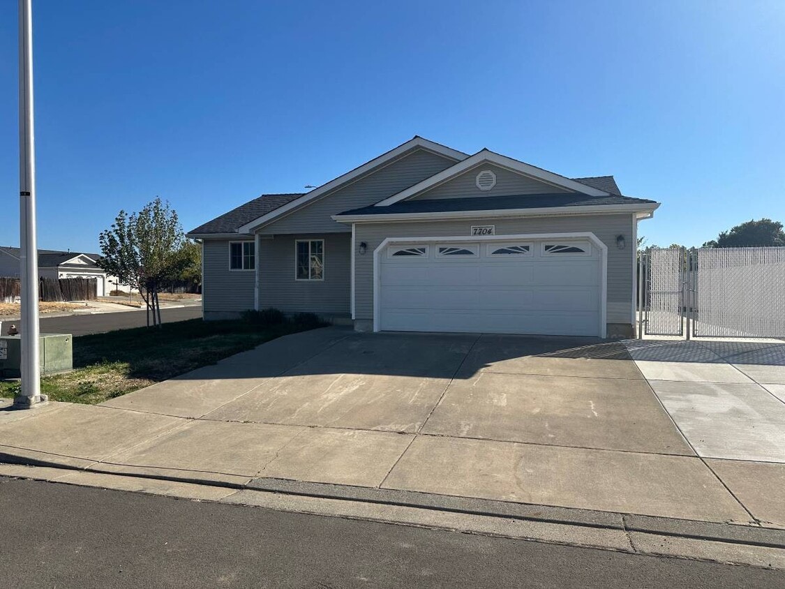 7704 Wilson Way, White City, OR 97503 - House Rental in White City, OR ...