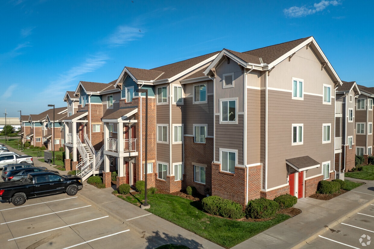 SunSTONE at Fox Ridge - 3312-3540 N Maize Rd Wichita, KS 67205 ...