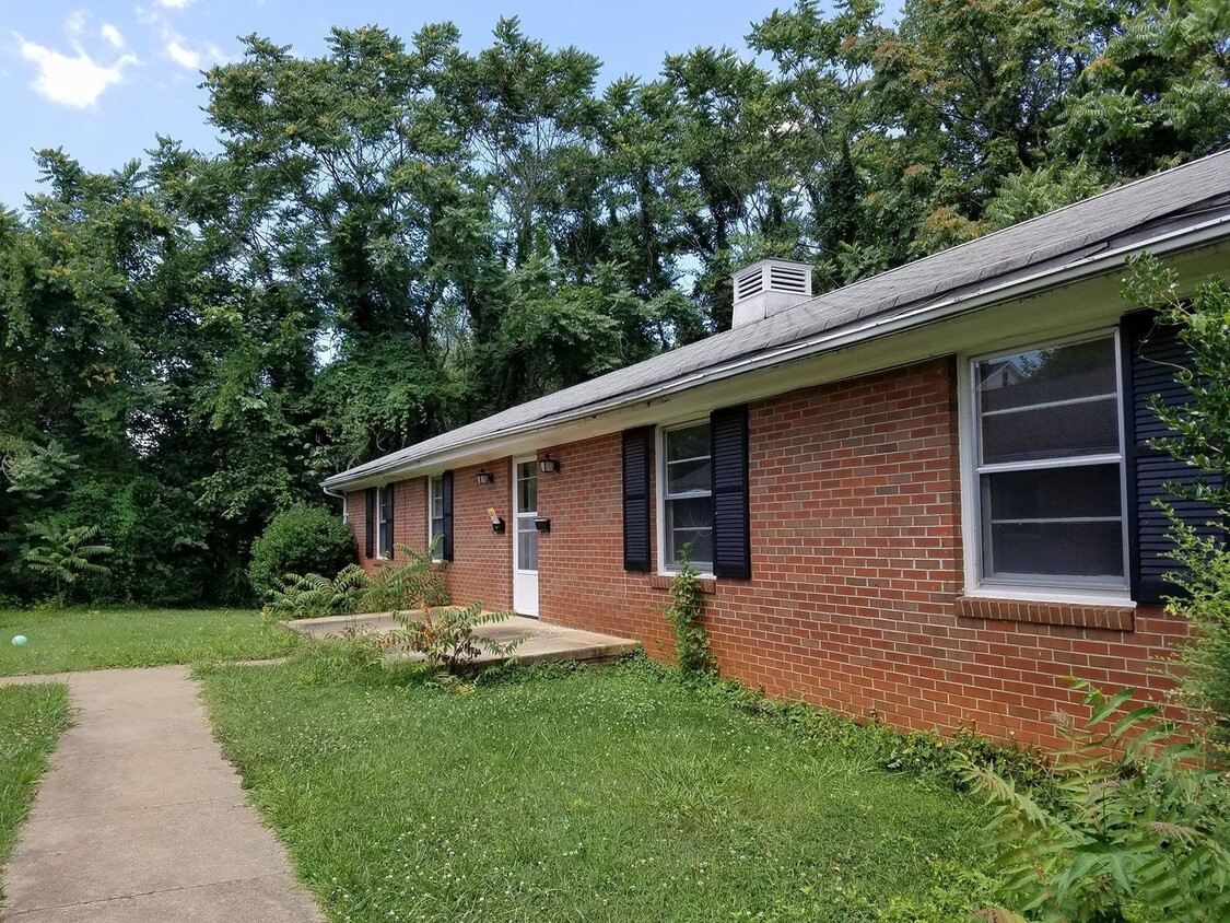 4615 Latham St Unit B, Lynchburg, VA 24502 - Room for Rent in Lynchburg ...