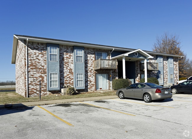 Coachlight Village Low Income Apartments for Rent - Springfield, MO - 9 ...