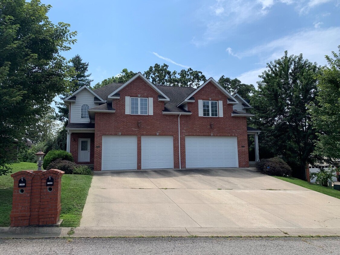 11940-11942 Village Cir Unit 11940, Rolla, MO 65401 - Room for Rent in ...