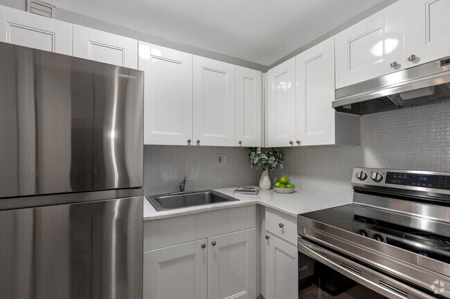 Imperial Point Apartments for Rent with a Walk-In Closet - Fort ...
