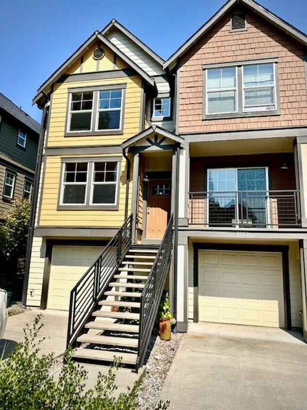 2704 SW Sylvan Heights Dr, Seattle, WA 98106 - Townhome Rentals in ...