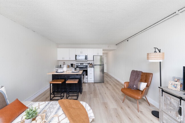 Apartments for Rent with a Walk-In Closet in Charter Oak CA ...