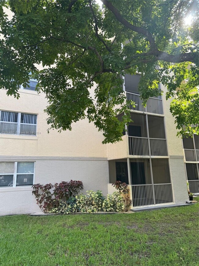 8343 Lake Dr Unit 206, Doral, FL 33166 - Condo for Rent in Doral, FL ...