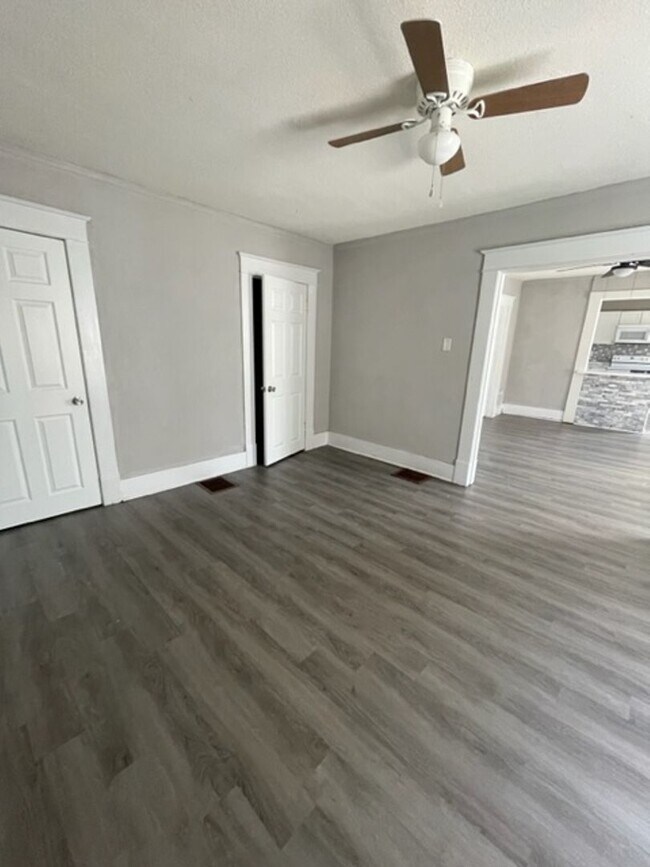 328-330 Alaska St Unit 330, Dayton, OH 45404 - Room for Rent in Dayton ...